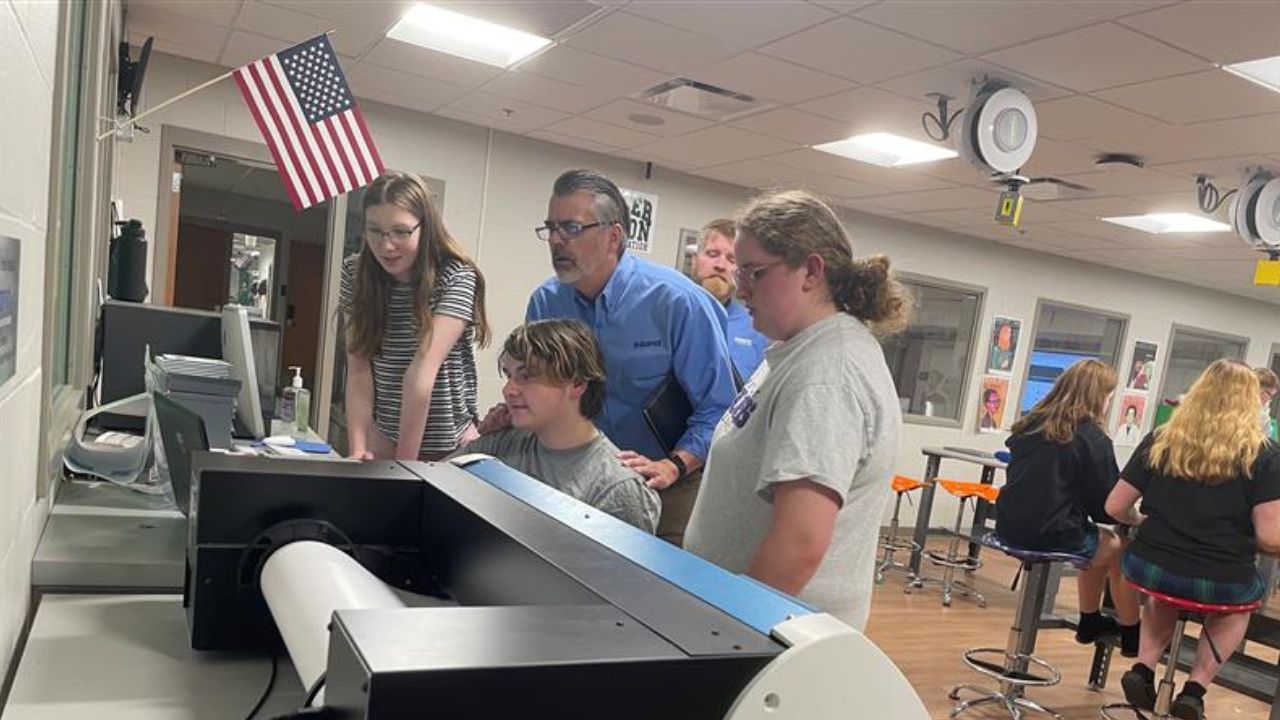 Students dive into print industry | Labels & Labeling