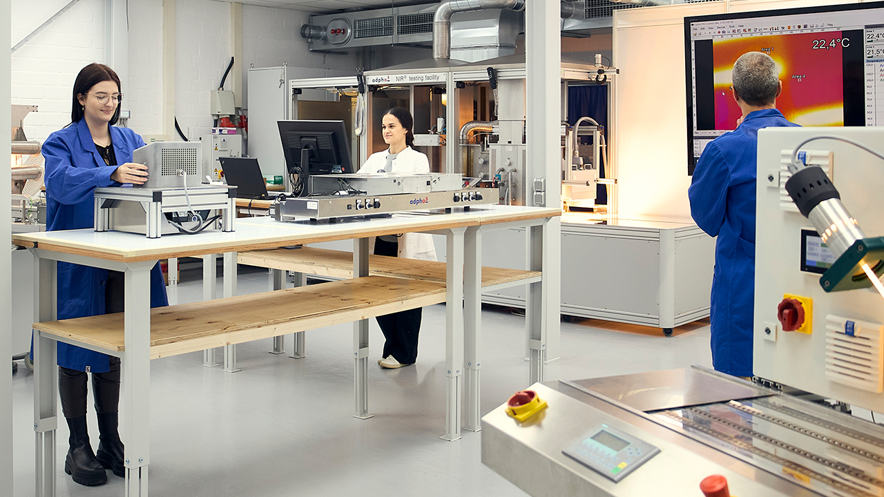 adphos opens expanded application center | Labels & Labeling